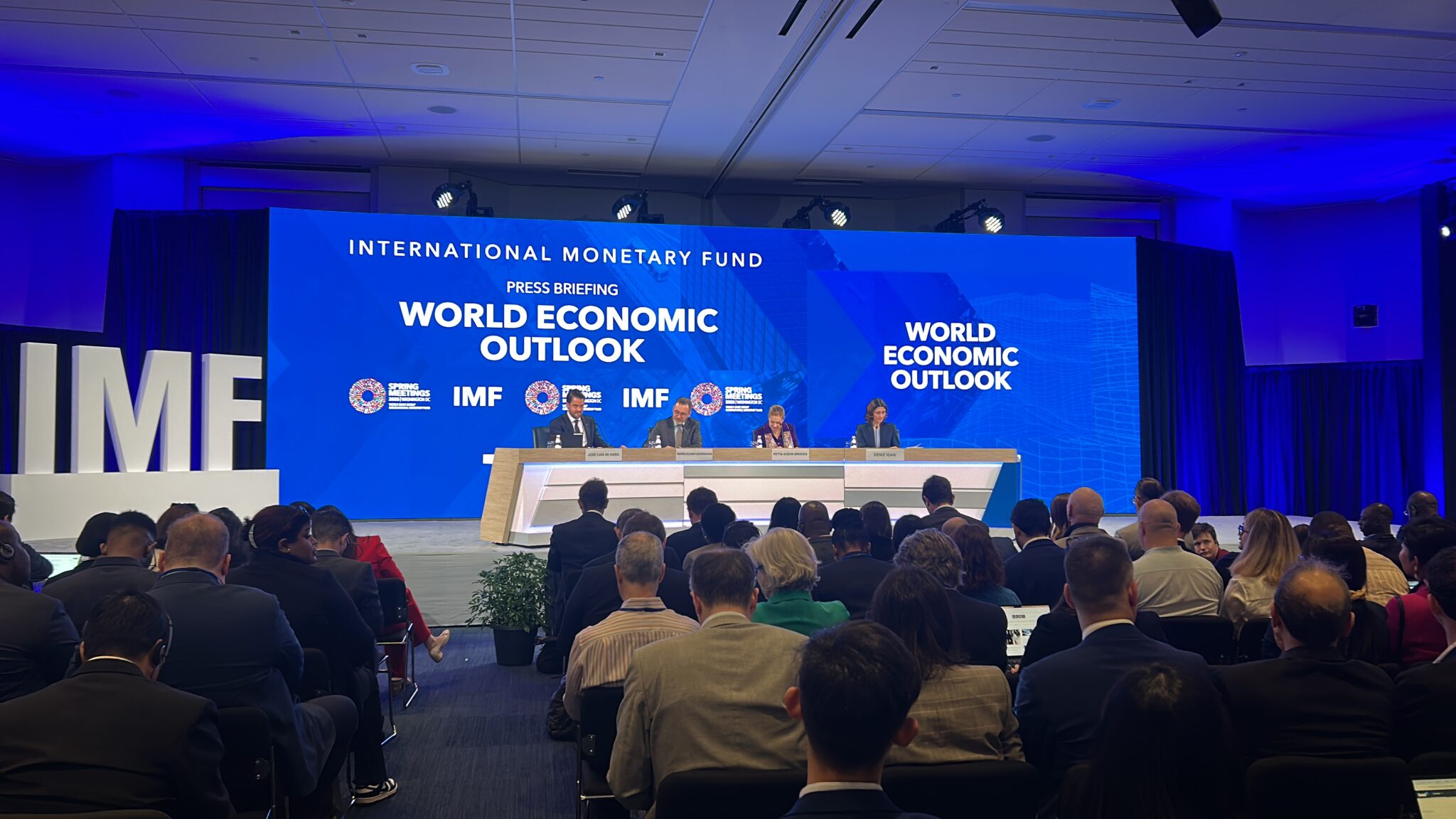 IMF 2025: The Real Impact of Artificial Intelligence on Finance and Regulation - Galapagos Capital